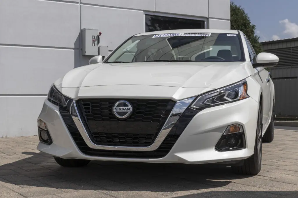 How To Open Nissan Altima Gas Tank